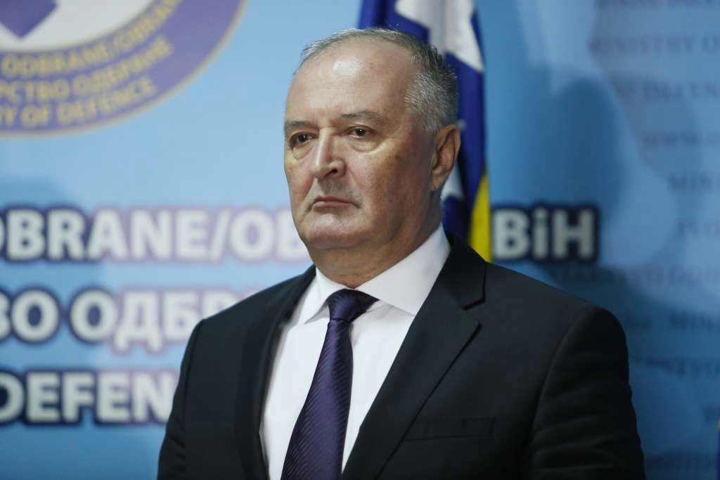 Helez vlastima u RS: Ne igrajte se, Oružane snage BiH tu su da brane ...