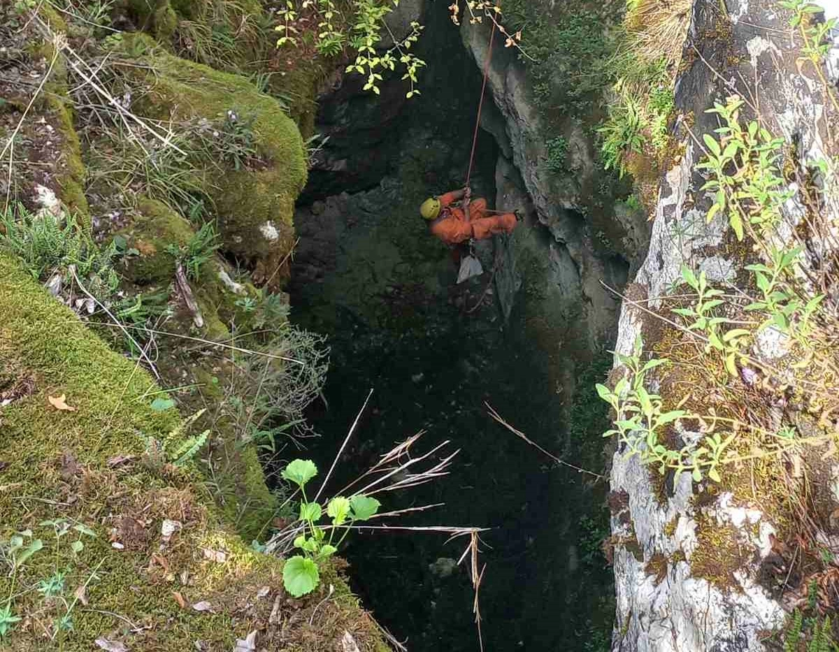 Još jedna jama kod Ljubuškog, pogledajte slike | Dnevni.ba