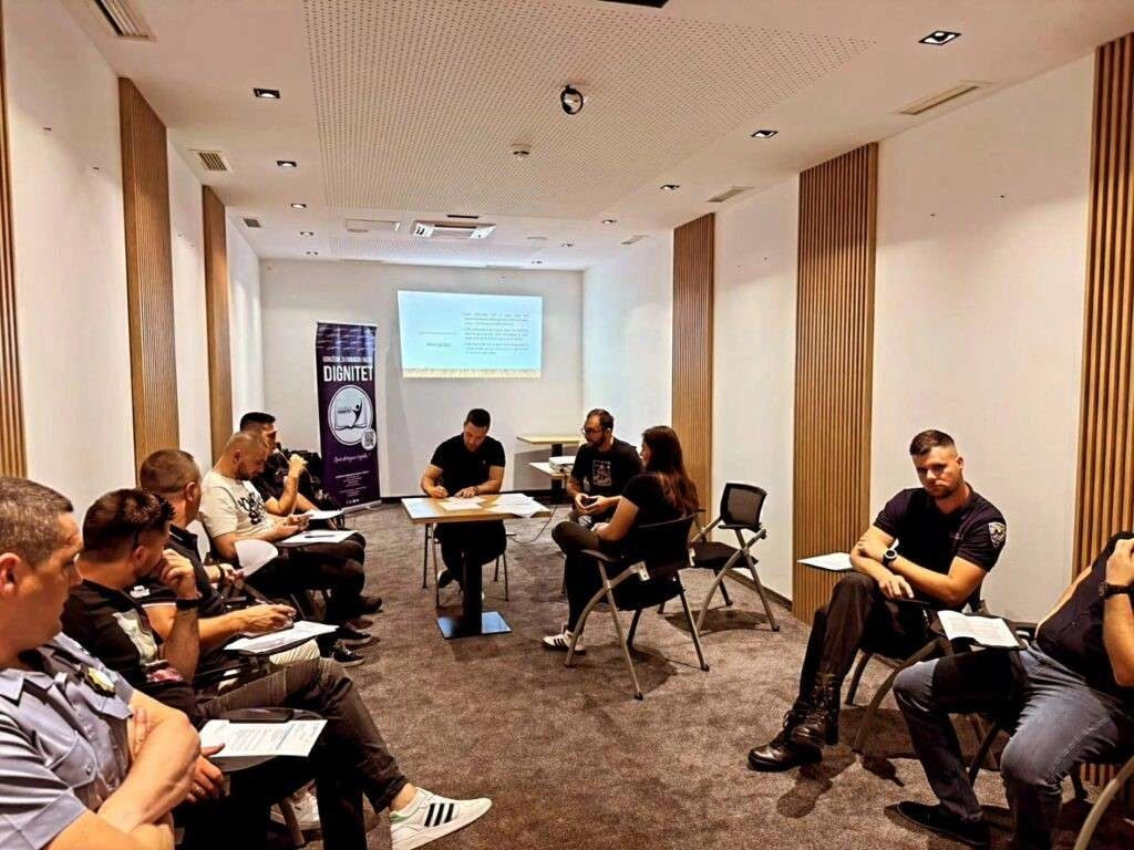 Edukacije policijskih službenika u okviru projekta 'Zaštiti život. Zaustavi nasilje' | Dnevni.ba